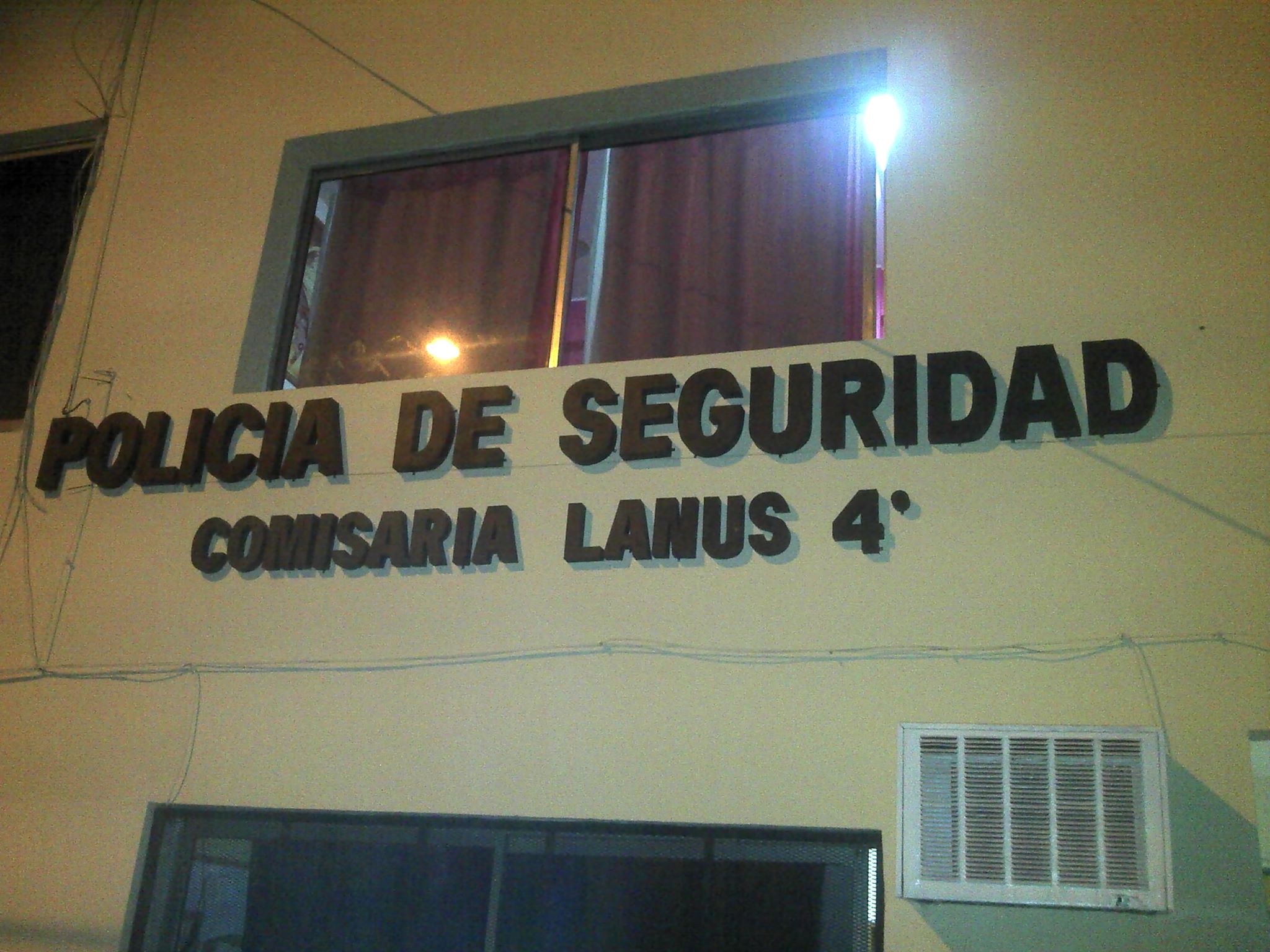 Lanús: Cuatro efectivos desplazados de la Comisaría de Escalada por ...