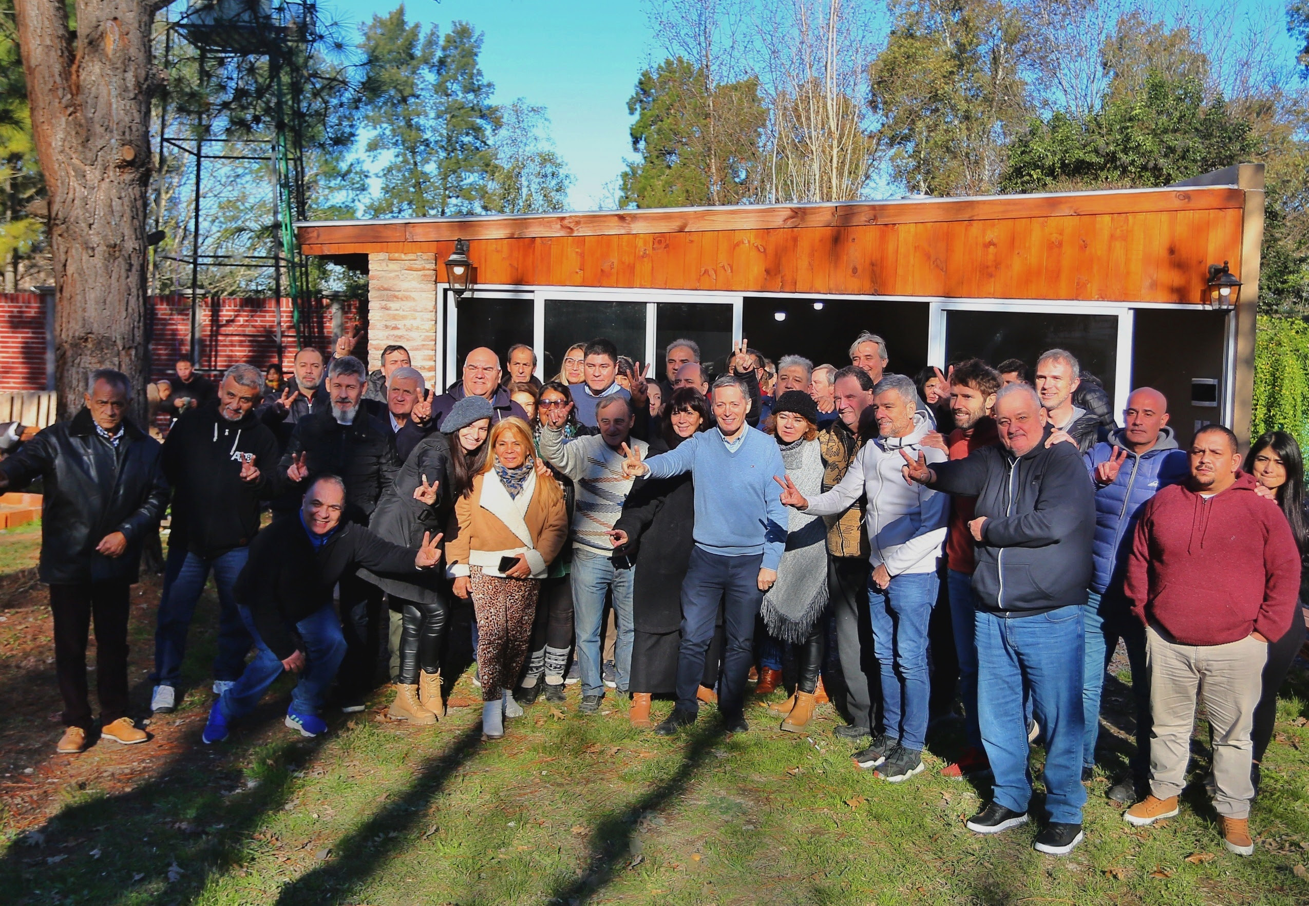 Fernando Gray encabezó un encuentro con dirigentes del Partido ...