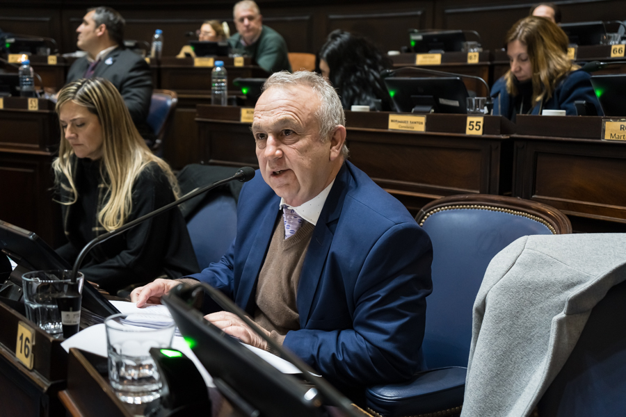 Legislatura: Los diputados de Unión, renovación y fe le respondieron a ...