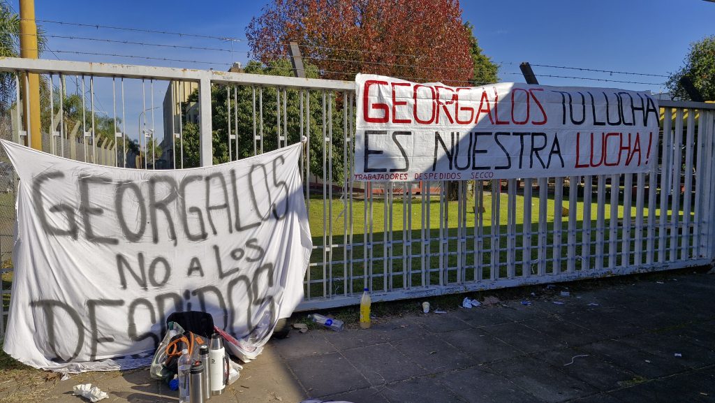 Sigue el conflicto por despidos en Georgalos: trabajadores cortan ...