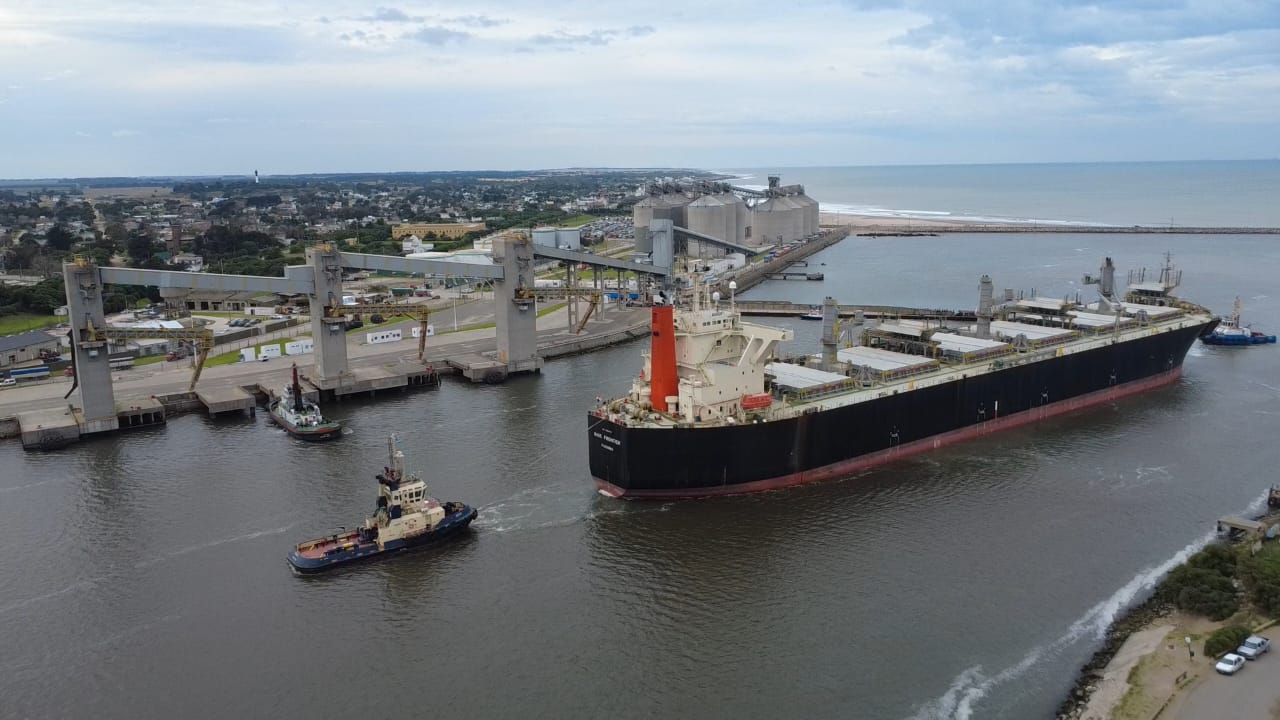 Puerto Quequén refuerza su previsibilidad: Ocho movimientos en un día y ...