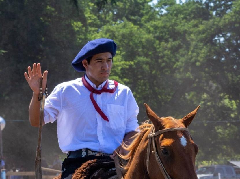 De la alegría del festival a pelear por su vida: Se accidentó un jinete ...