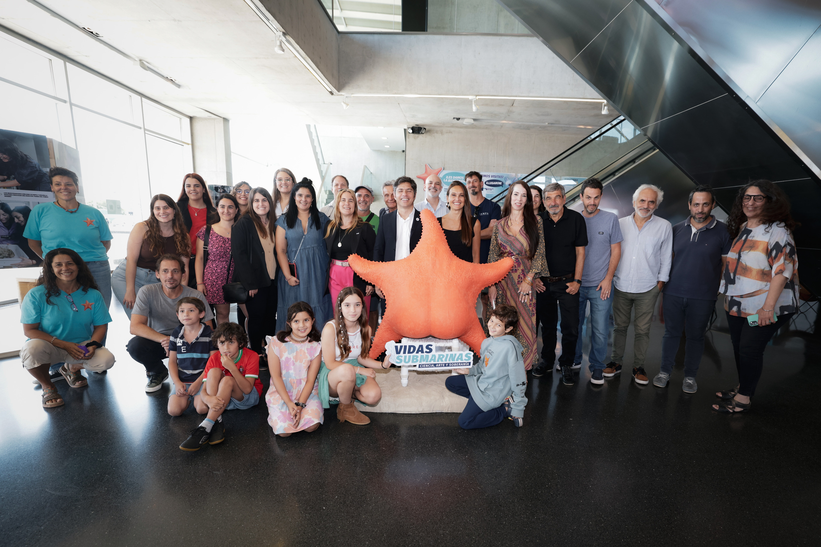 Kicillof recorrió la muestra sobre la campaña y el streaming del ...
